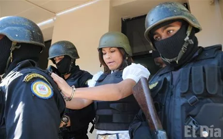 Sobeida Félix y Leavy Nin son interrogadas por agentes de la DEA