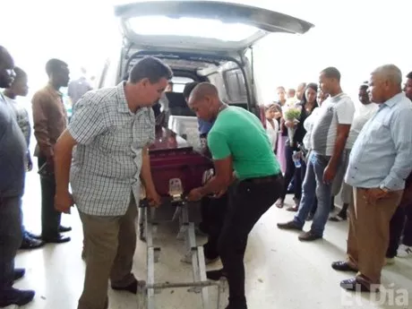 Traen al país cadáveres de dominicanas ahogadas en Panamá