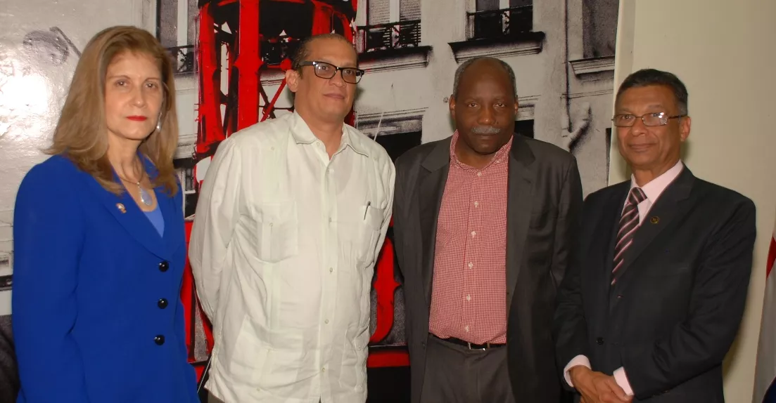 Economista Iván Ogando dicta una conferencia