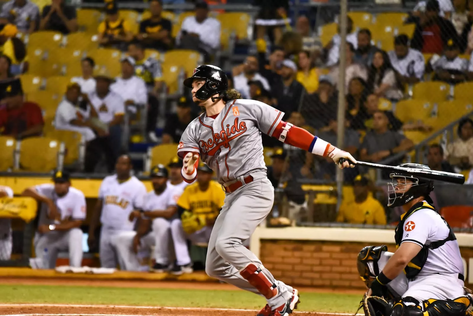 Peter O´Brien en el ojo del huracán tras bajo rendimiento con el Escogido