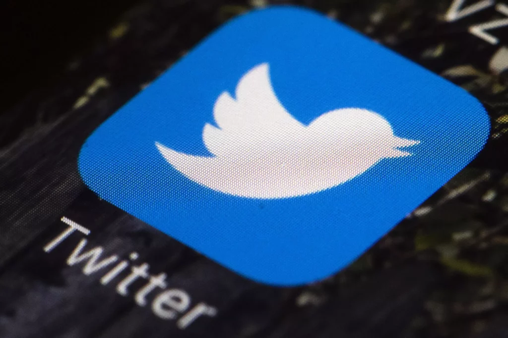 Elon Musk sustituirá el pajarito azul de Twitter por una X Elon Musk sustituirá el pajarito azul de Twitter por una X
