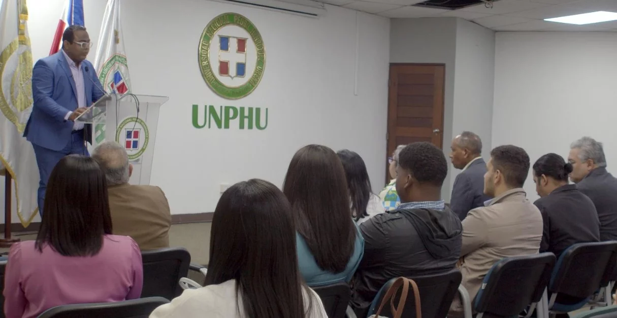 Refidomsa y la UNPHU celebran seminario sobre geología