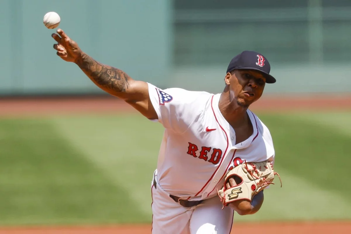 Bello ayuda a Boston a cerrar 1ra. mitad con diez triunfos al hilo