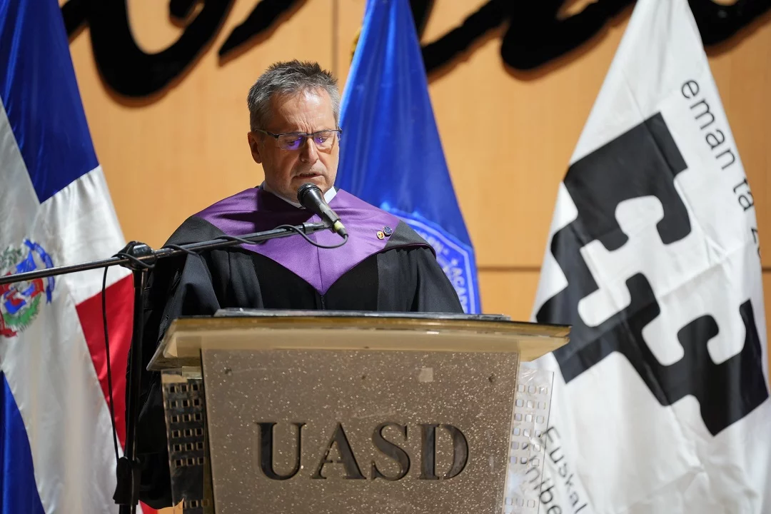 UASD inviste como profesor honorario a Esteban Anchustegui Igartua