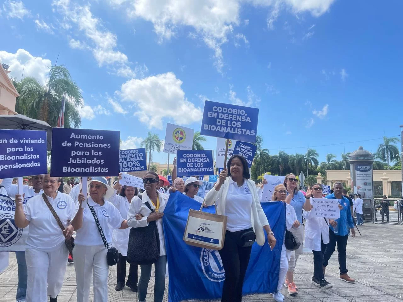 Conoce por qué bioanalistas protestan frente al Palacio Nacional