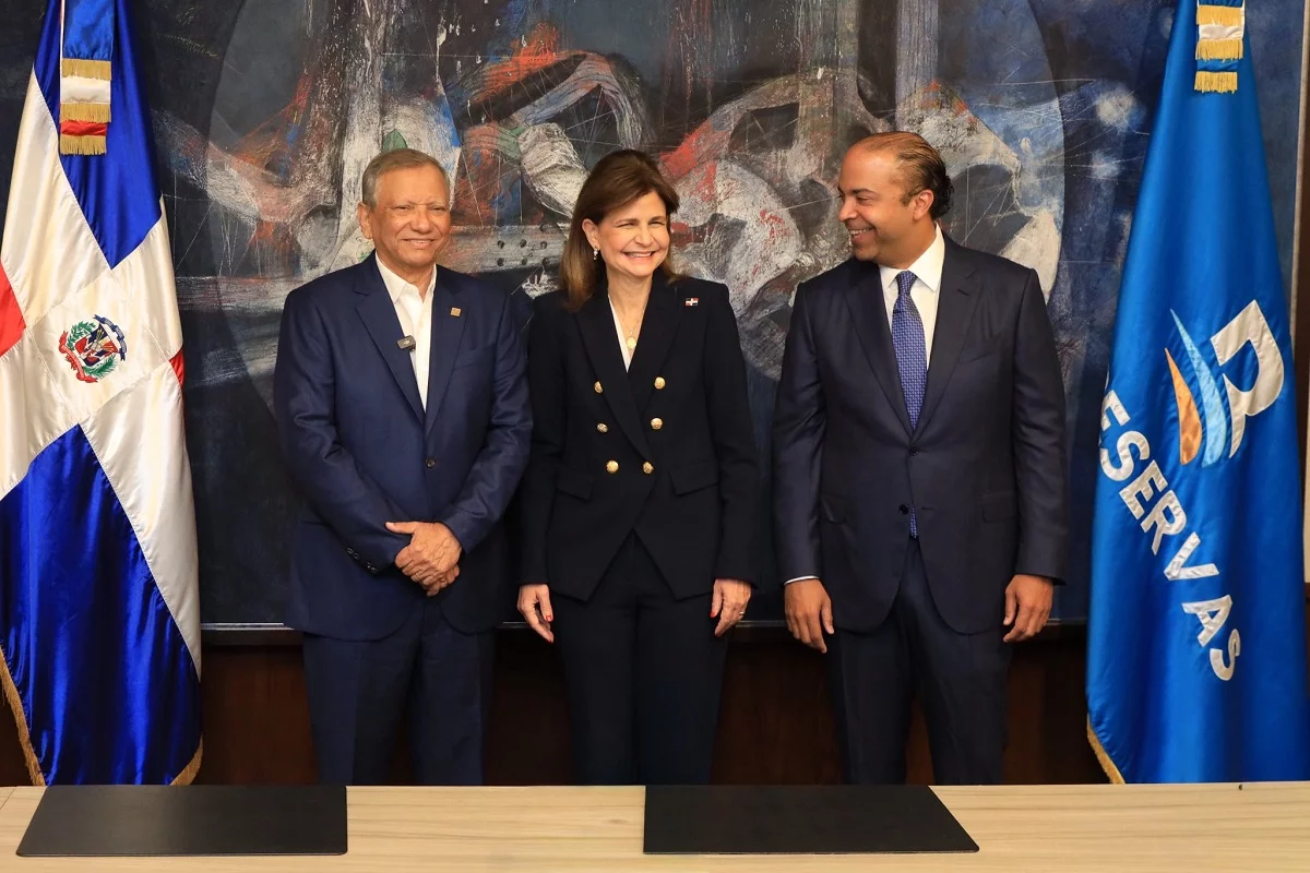 Raquel Peña juramenta a Samuel Pereyra como nuevo presidente de Refidomsa