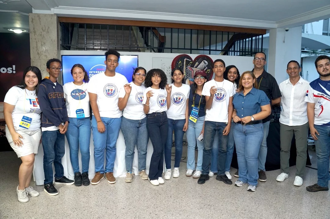 Estudiantes del sector público conquistan el Nasa Space Apps Challenge