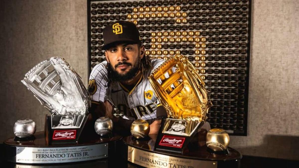 Fernando Tatis Jr. gana el segundo Guante de Platino en la Liga Nacional