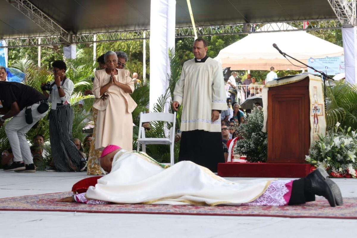 El padre Manuel Ruiz es ordenado primer obispo de la nueva Diócesis Stella Maris