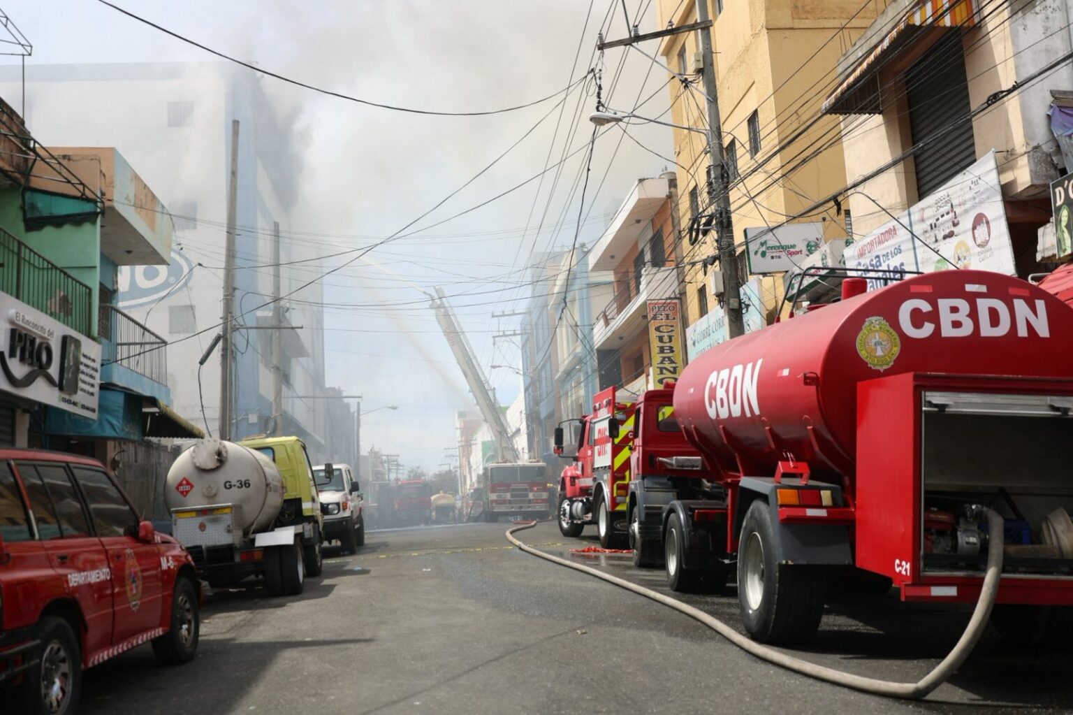 Fuego en Almacenes Garrido: el operativo visto en fotos